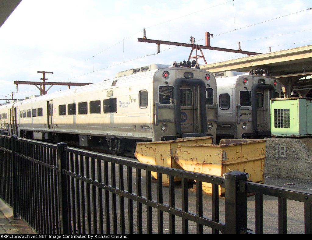Comet V Cab Cars 6704 and 6048